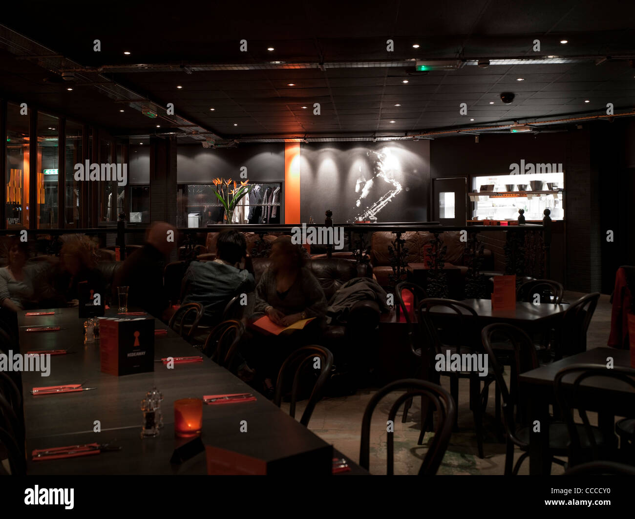 Kitchen hatch hi-res stock photography and images - Alamy