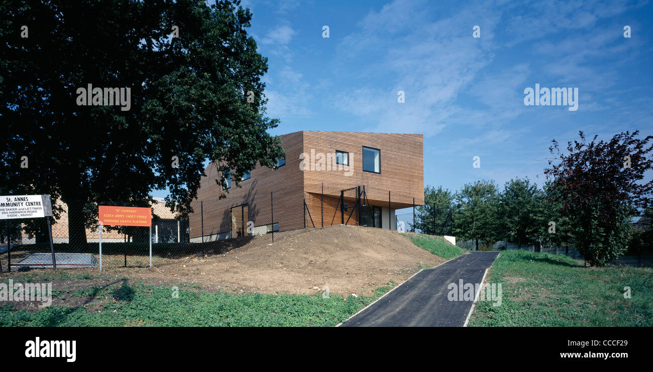 COLCHESTER SURE START CENTRE EXTERIOR VIEW FROM BELOW Stock Photo - Alamy