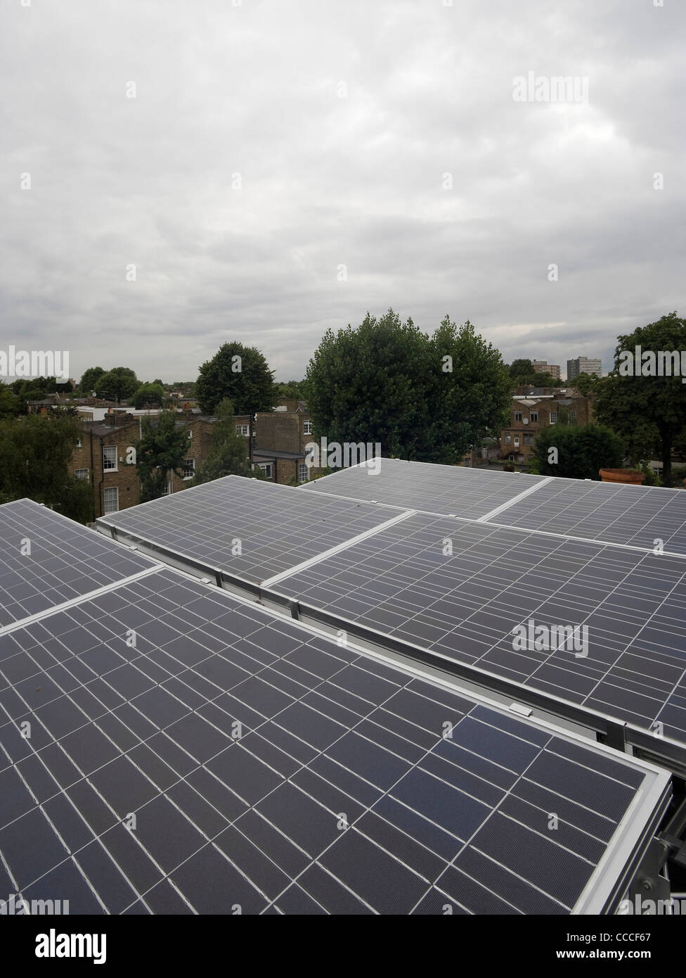 Solar panel uk nobody house hi-res stock photography and images - Alamy