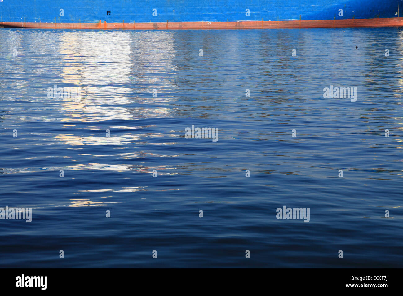 Ship hull depth markings hi-res stock photography and images - Alamy