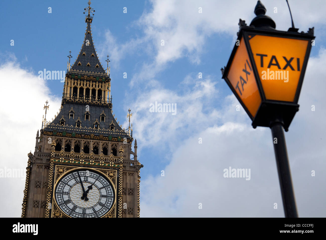 Big ben with taxi hi-res stock photography and images - Alamy
