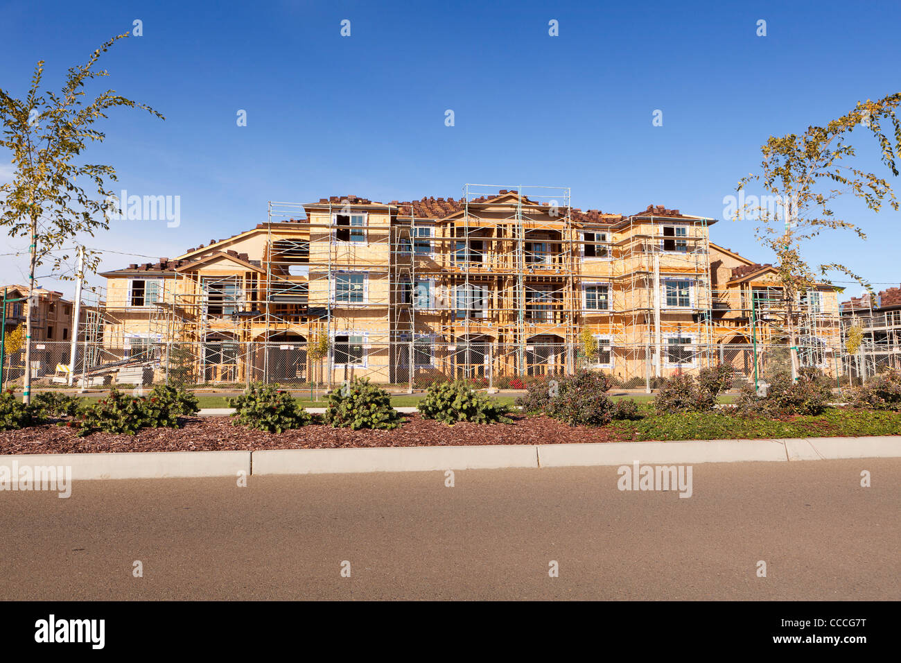 New apartment building under construction hi-res stock photography and ...