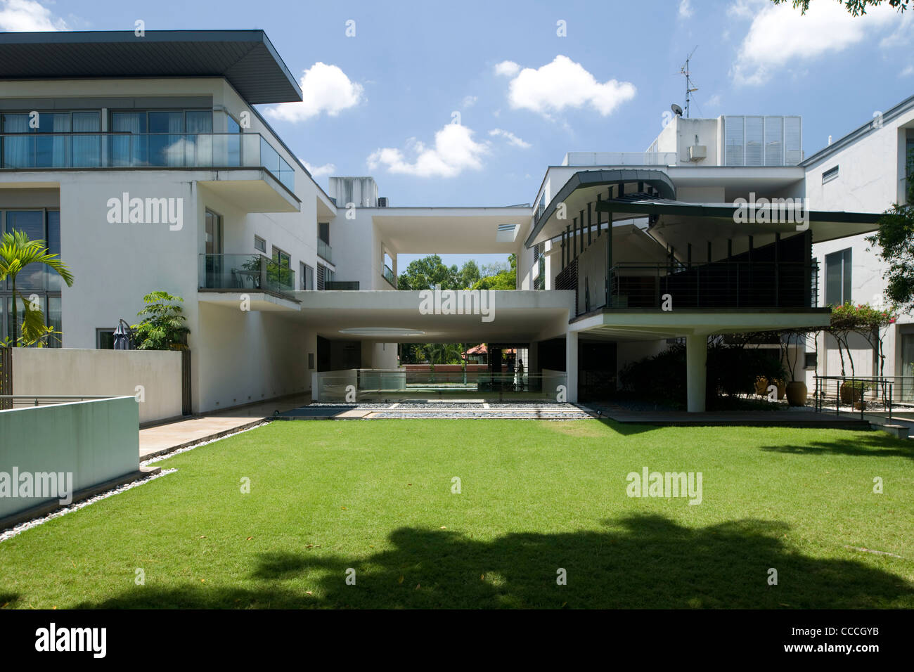 Residential block horizontal hi-res stock photography and images - Alamy