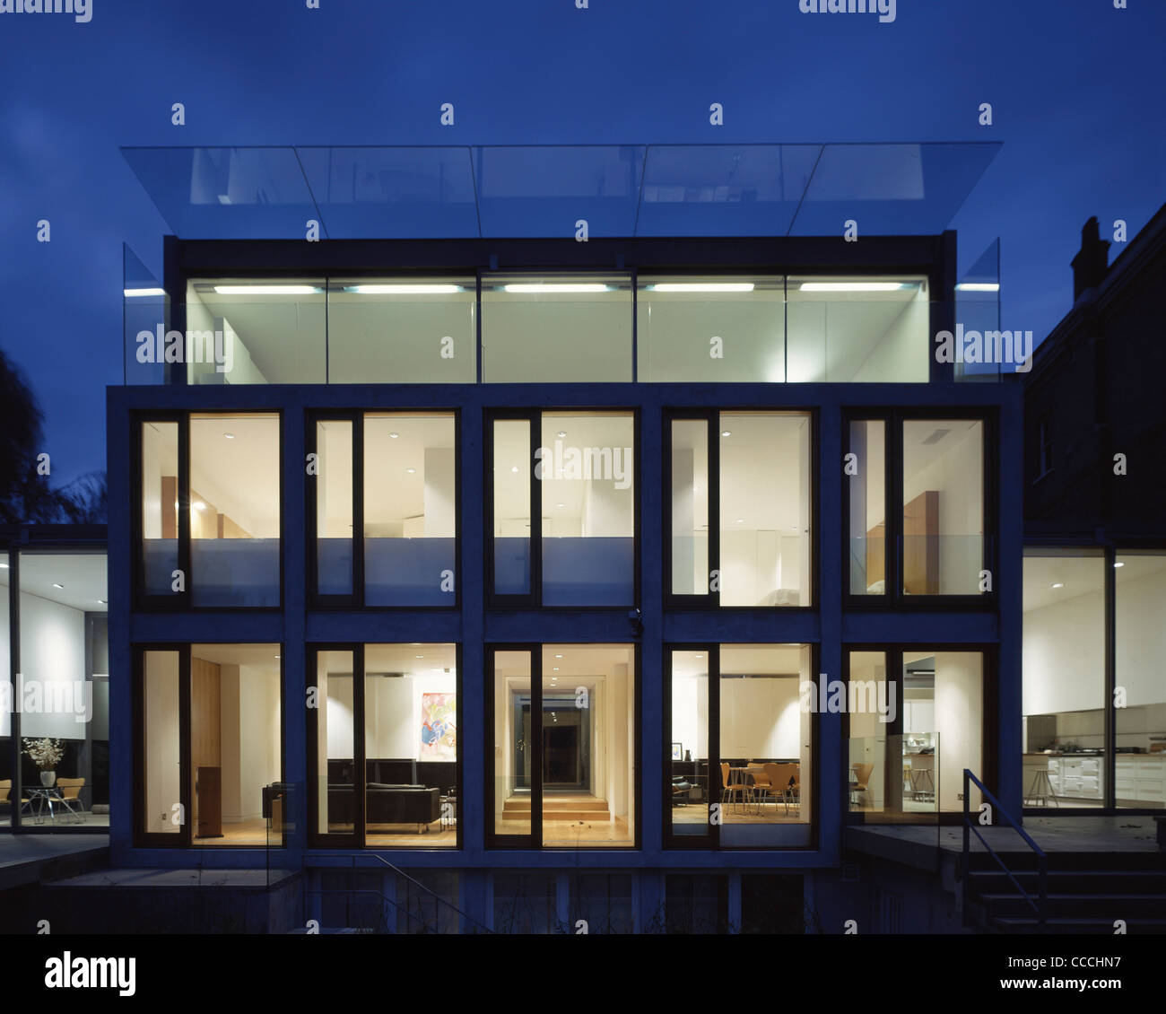 PRIVATE HOUSE LANDSCAPE VIEW OF REAR ELEVATION Stock Photo - Alamy