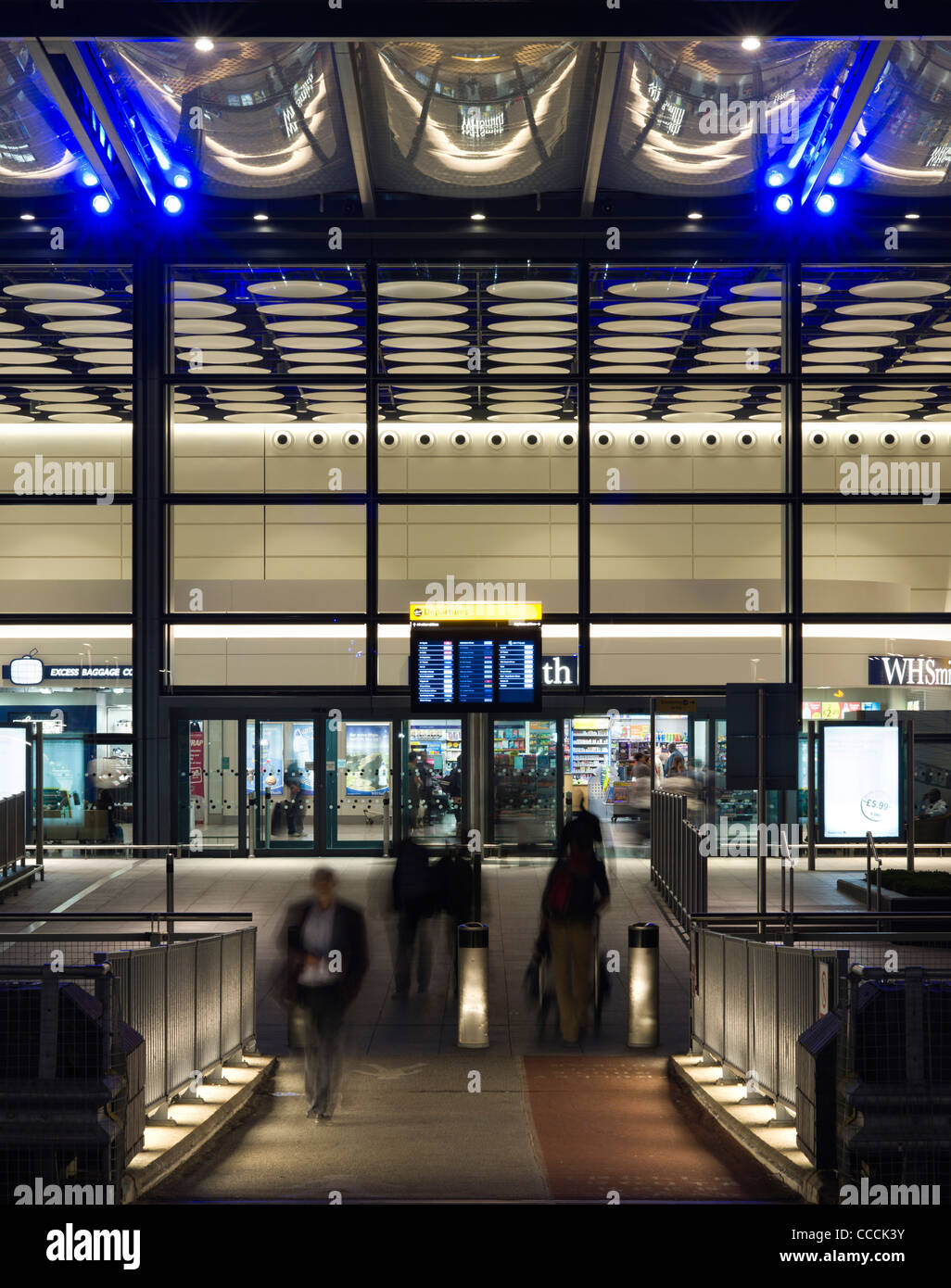Heathrow exterior hi-res stock photography and images - Alamy