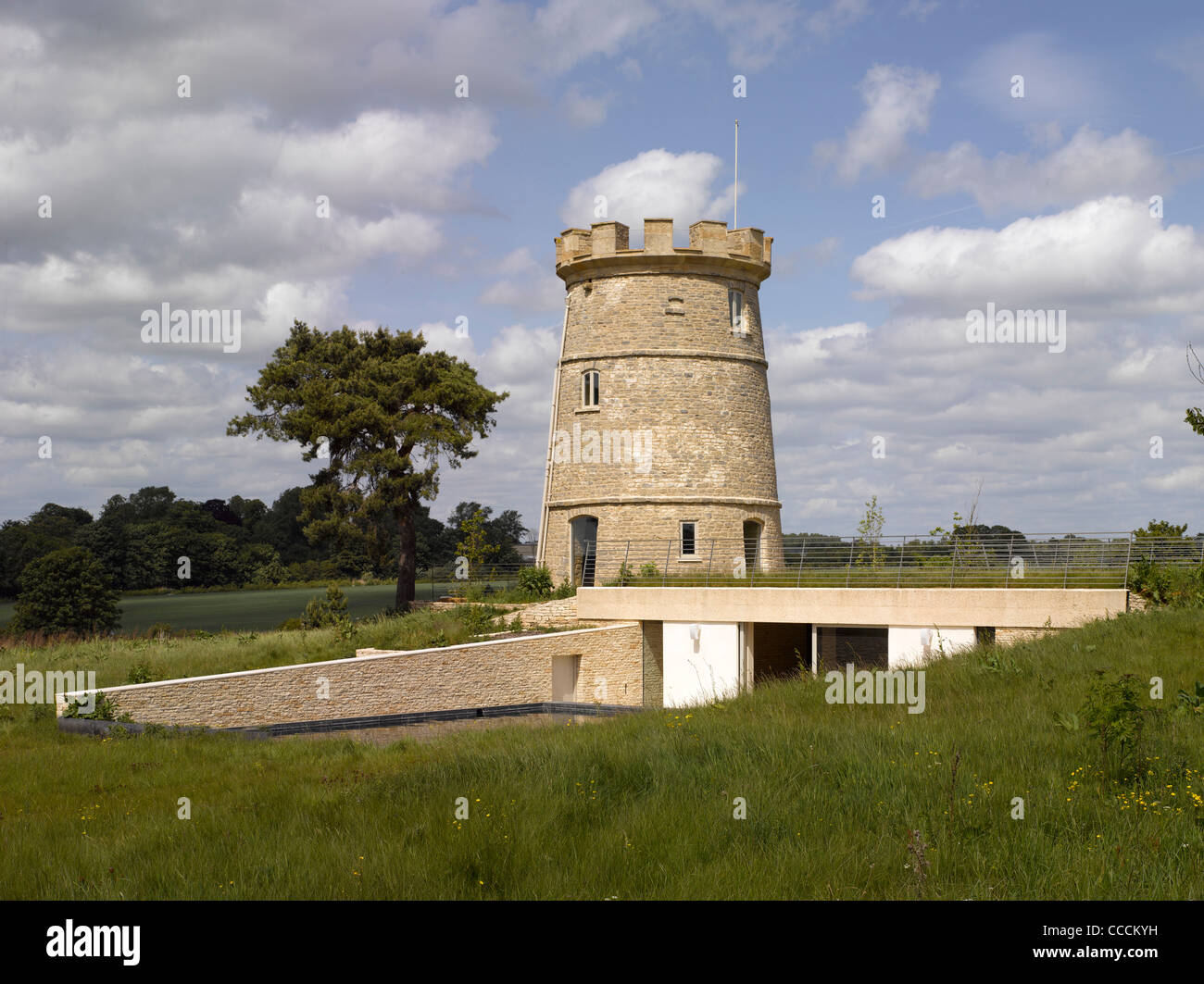 Brick round house hi-res stock photography and images - Alamy