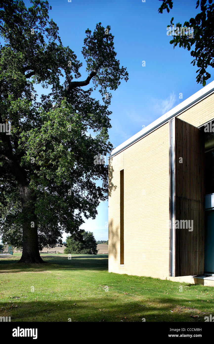 Single storey building hi-res stock photography and images - Alamy