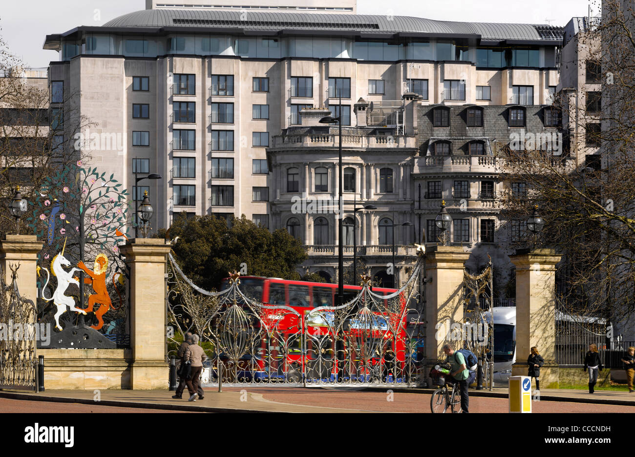 ROOFTOP SPA AT FOUR SEASONS HOTEL LONDON, ERIC PARRY ARCHITECTS, LONDON ...