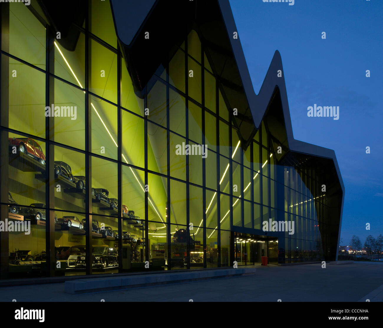 Glasgow Riverside Museum, Zaha Hadid Architects, 2011, Night time ...