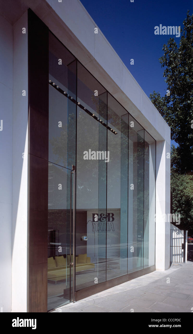 Discreet entrance hi-res stock photography and images - Alamy