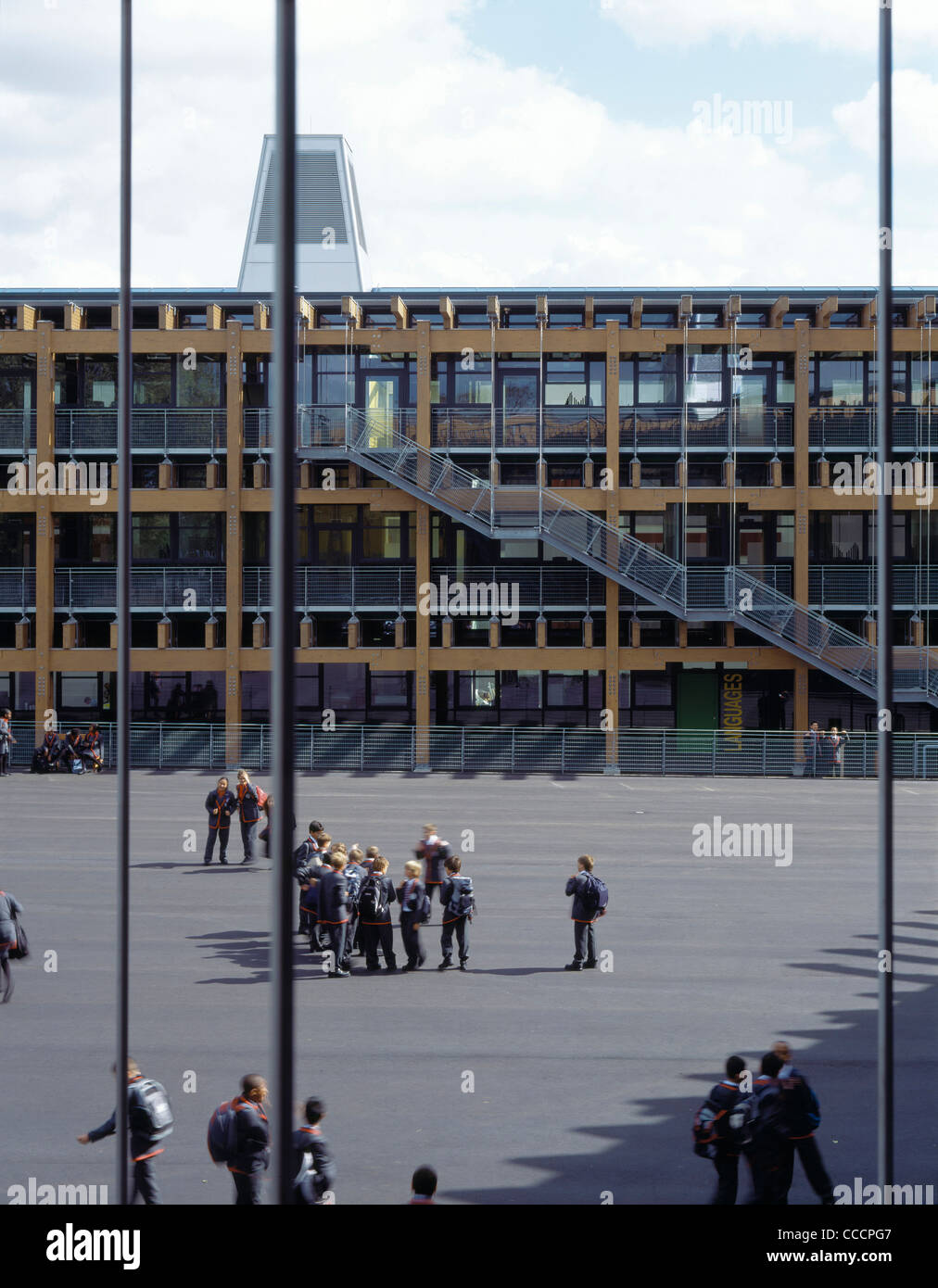 MOSSBOURNE COMMUNITY CENTRE VIEW ACROSS PLAYGROUND WITH CHILDREN Stock ...