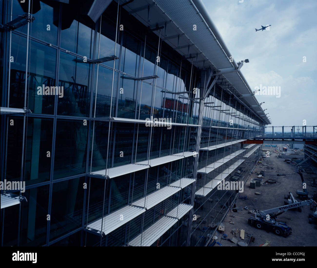 TERMINAL 5 HEATHROW CONSTRUCTION WEST ELEVATION LOOKING SOUTH Stock ...