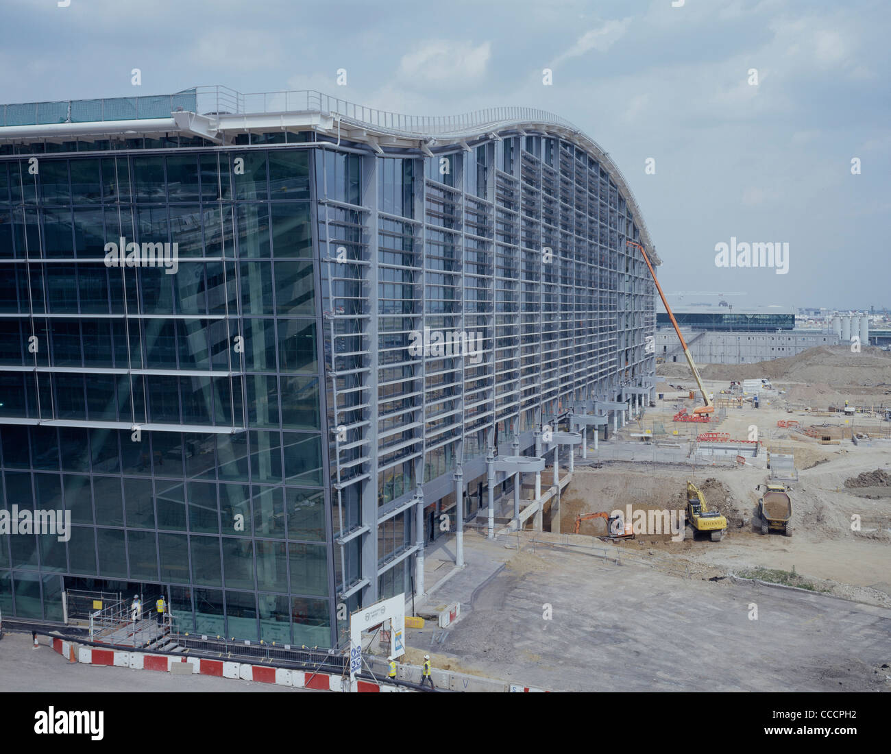 TERMINAL 5 HEATHROW CONSTRUCTION SOUTH ELEVATION, LOOKING EAST Stock ...