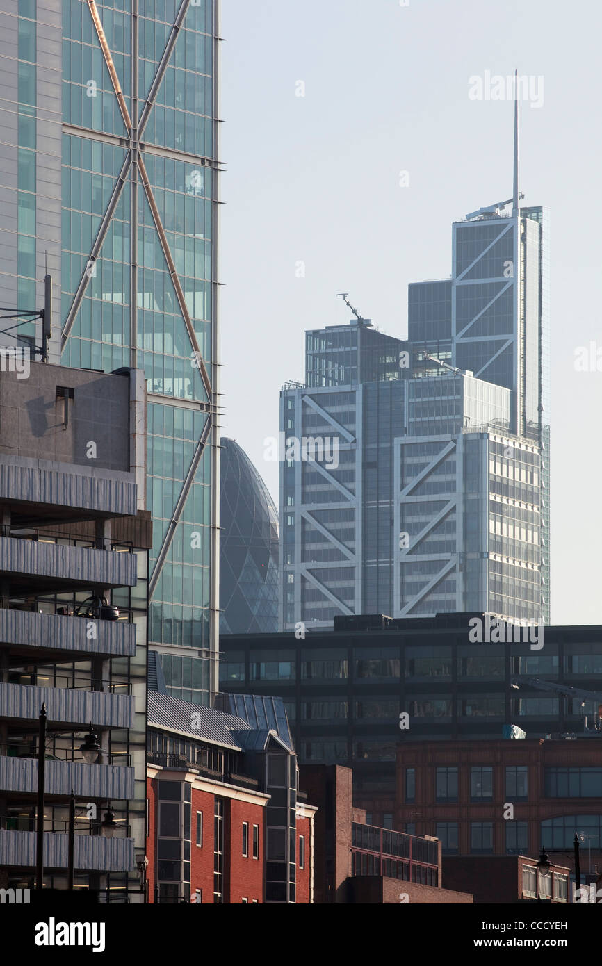 Tower london on left hi-res stock photography and images - Alamy