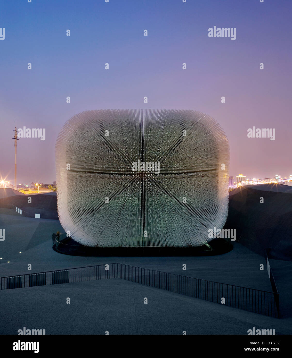 British Pavilion Designed By Thomas Heatherwick Architects Stock Photo ...