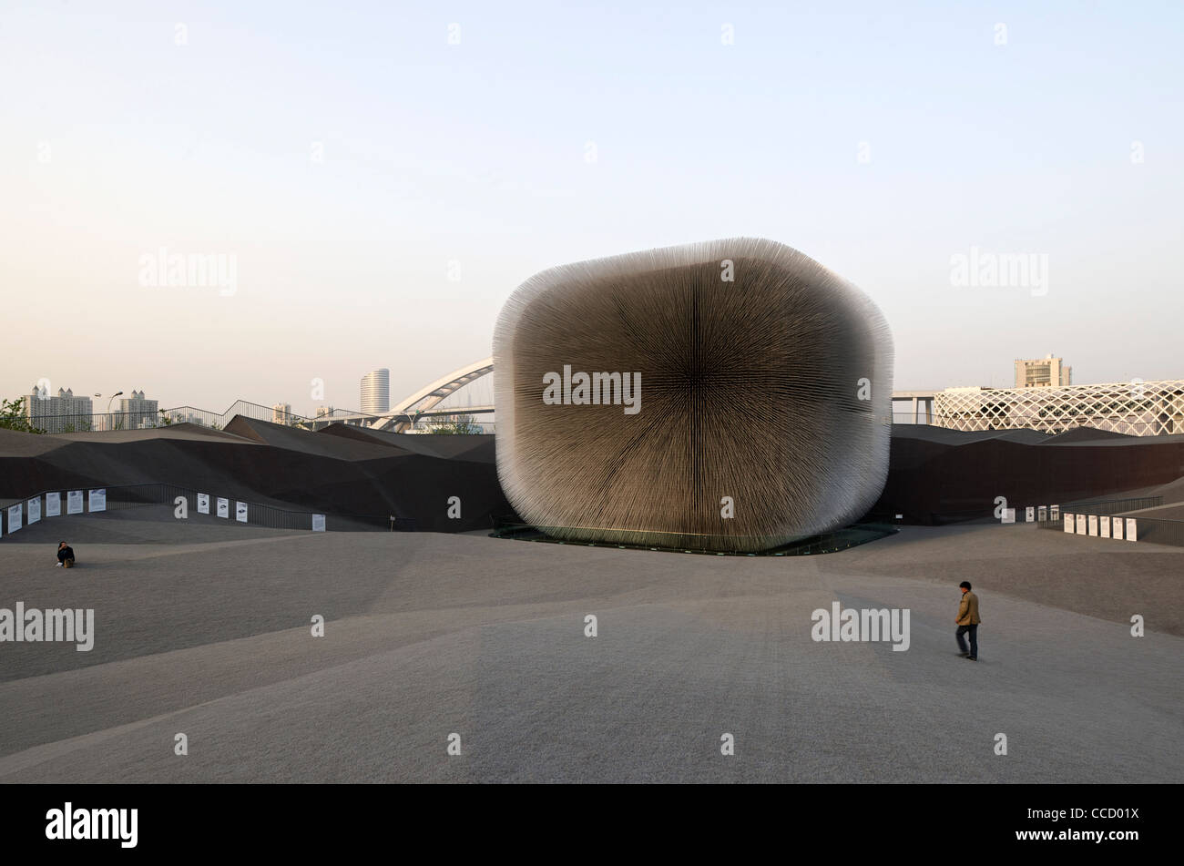 British Pavilion Designed By Thomas Heatherwick Architects Stock Photo ...