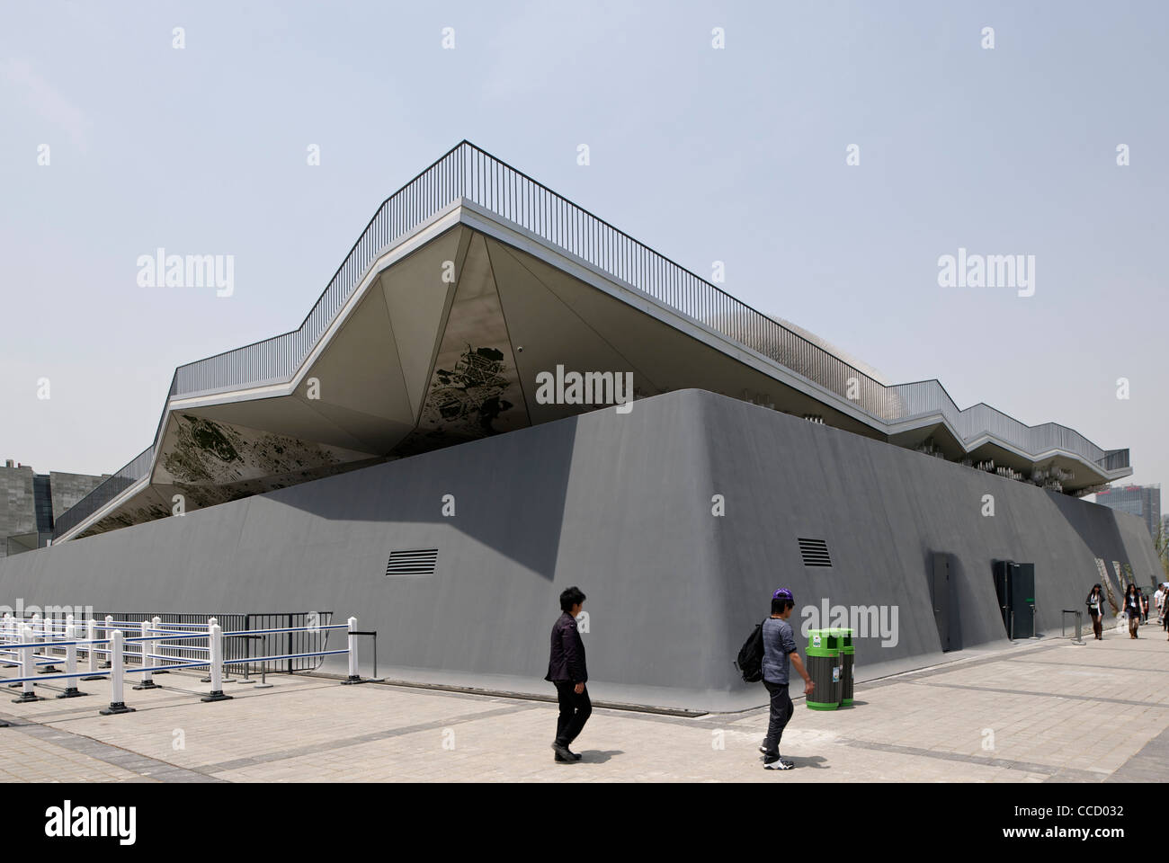 British Pavilion Designed By Thomas Heatherwick Architects Stock Photo ...