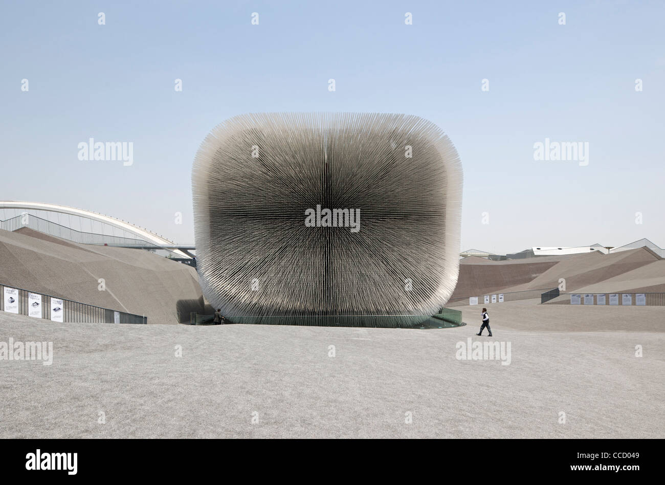 British Pavilion Designed By Thomas Heatherwick Architects Stock Photo ...