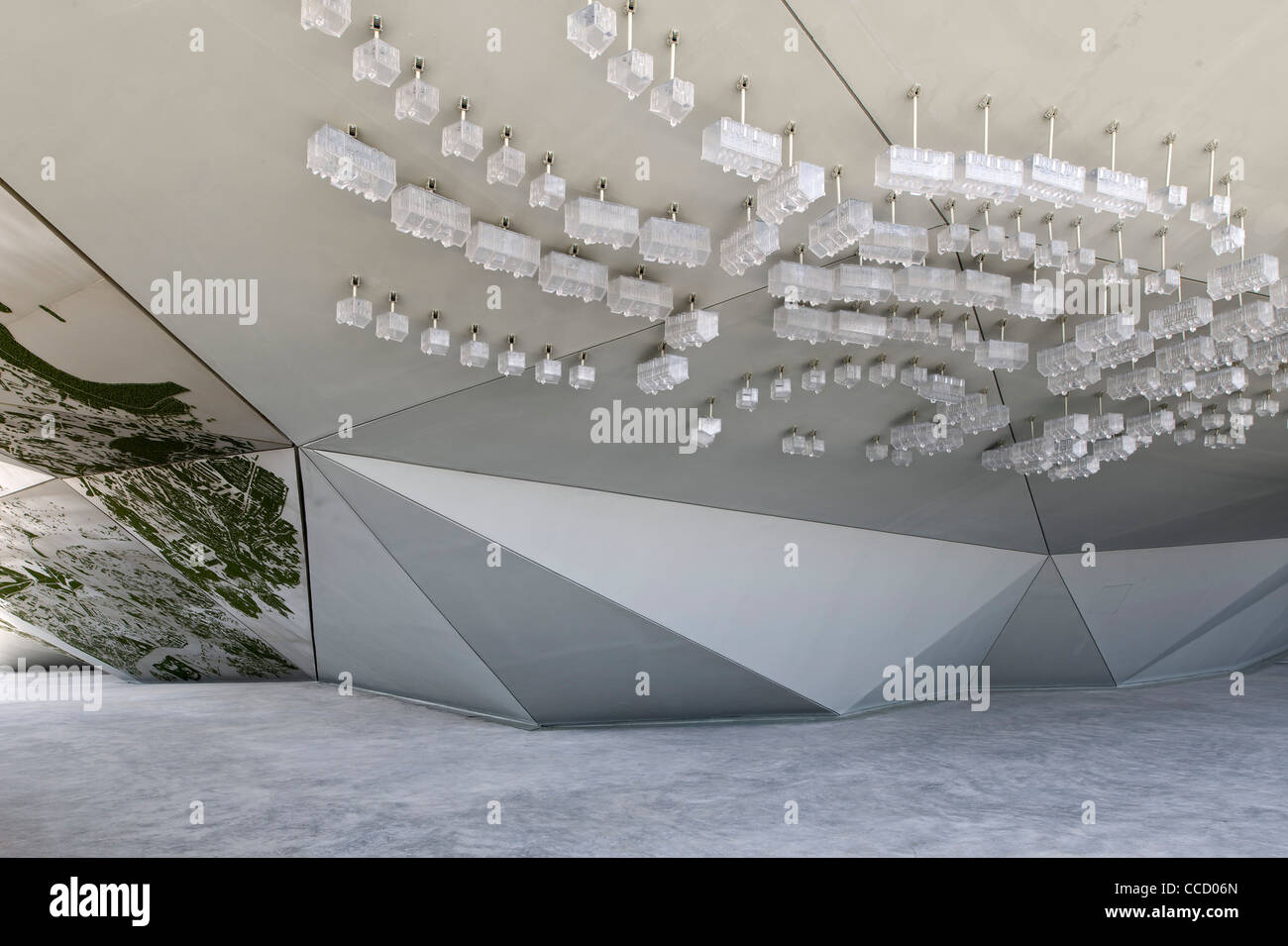 British Pavilion Designed By Thomas Heatherwick Architects Stock Photo ...