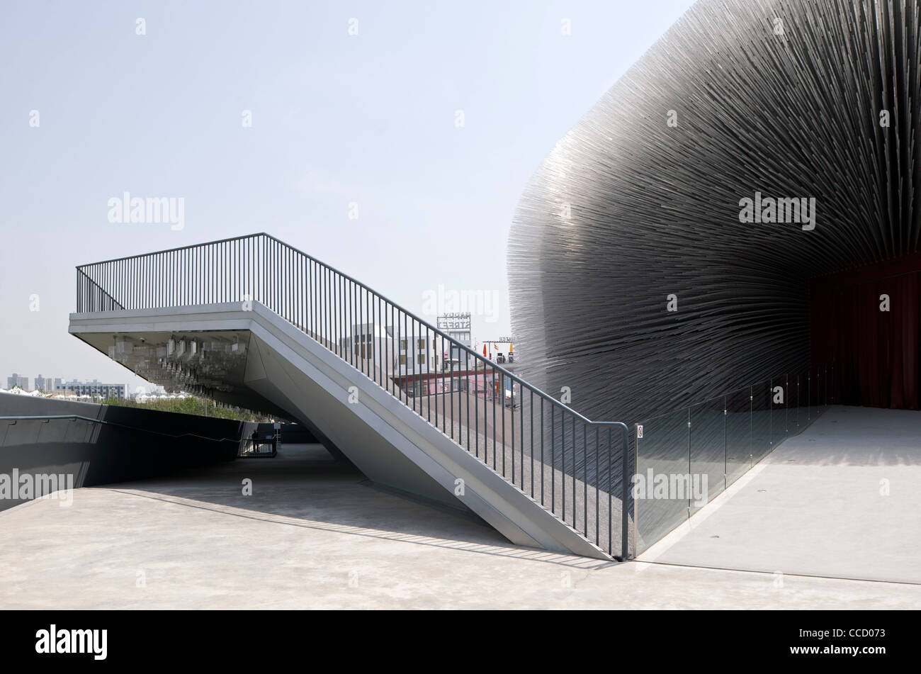 British Pavilion Designed By Thomas Heatherwick Architects Stock Photo ...