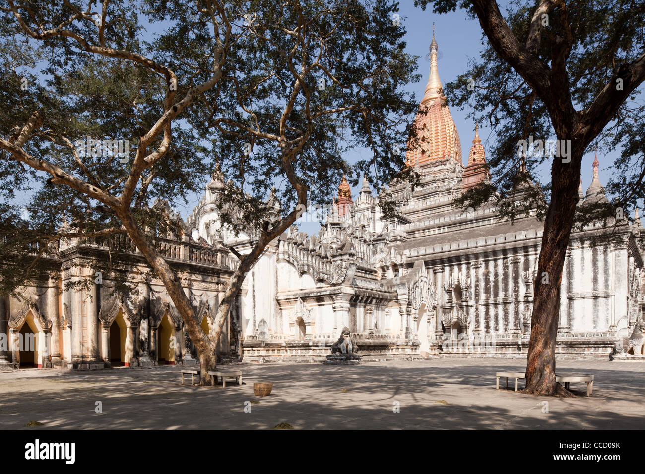 Buddha statue ananda temple hi-res stock photography and images - Alamy