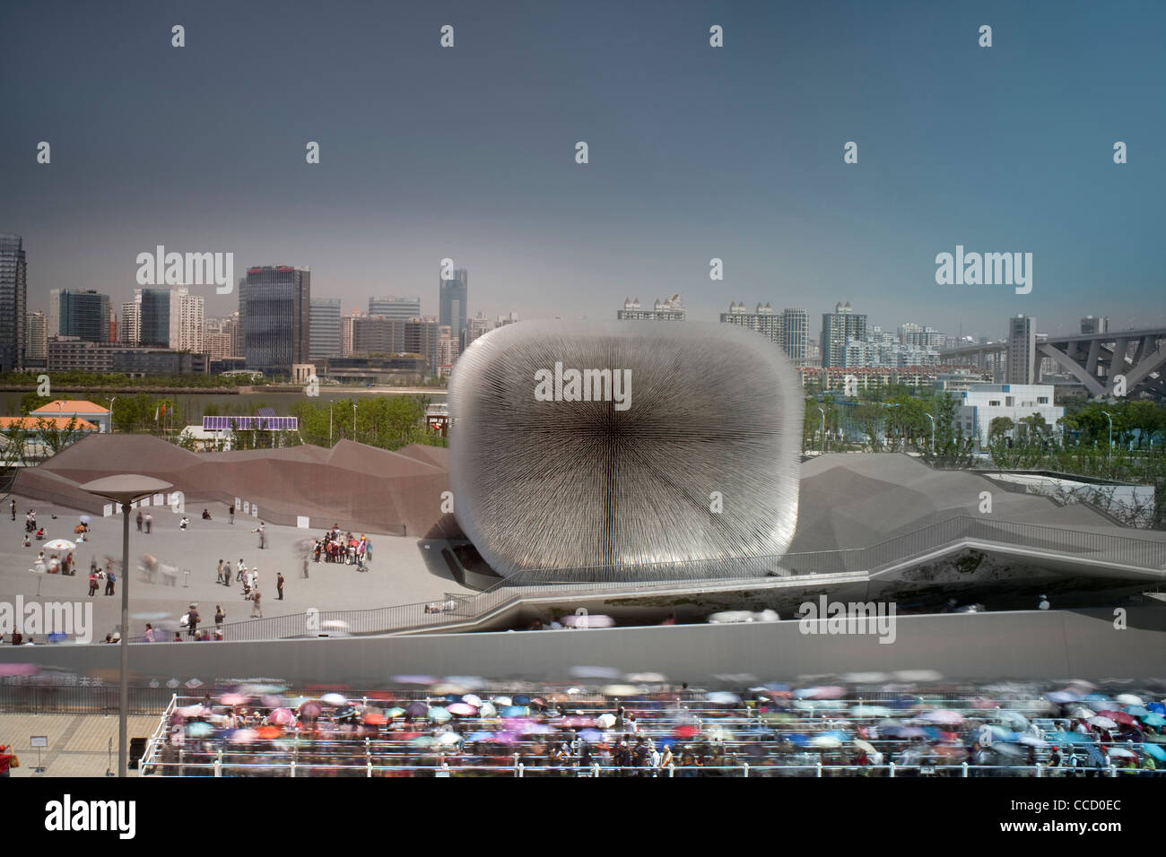 British Pavilion Designed By Thomas Heatherwick Architects Stock Photo ...