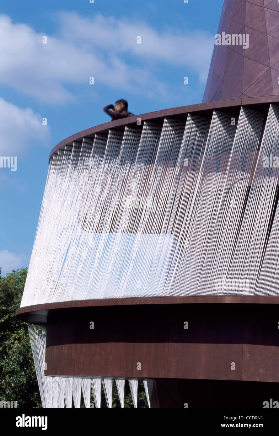 SERPENTINE GALLERY PAVILION 2007 CROPPED ELEVATION AND TOP OF RAMP, DAY ...