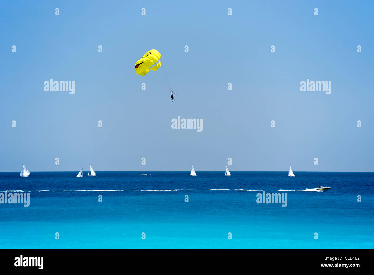 Smiley parasail hi-res stock photography and images - Alamy