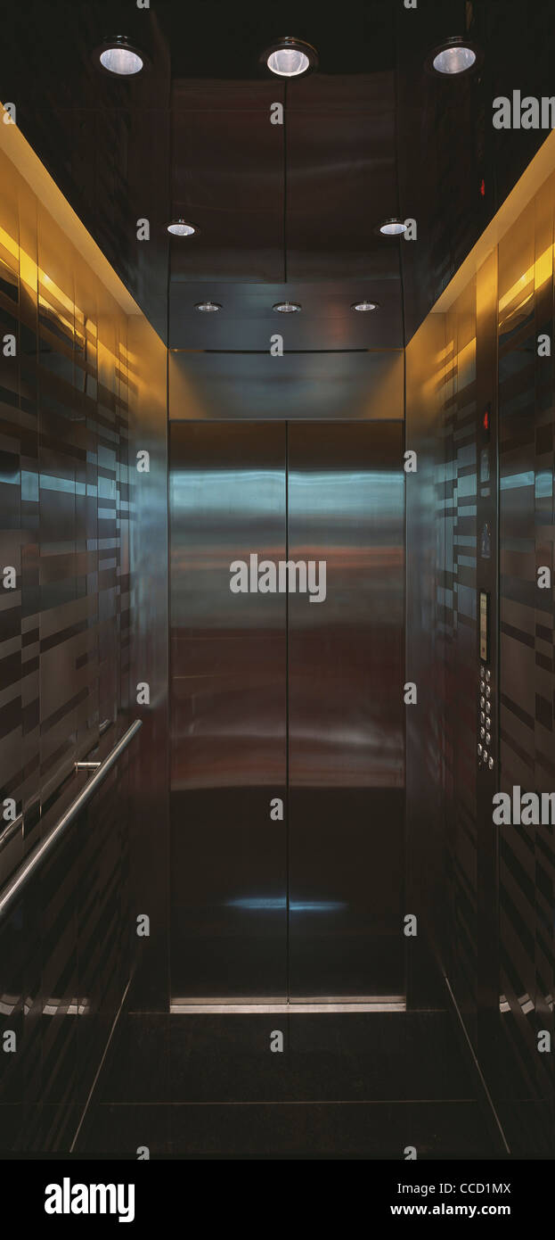 HARVEY NICHOLS RESTAURANT VIEW OF LIFT Stock Photo - Alamy