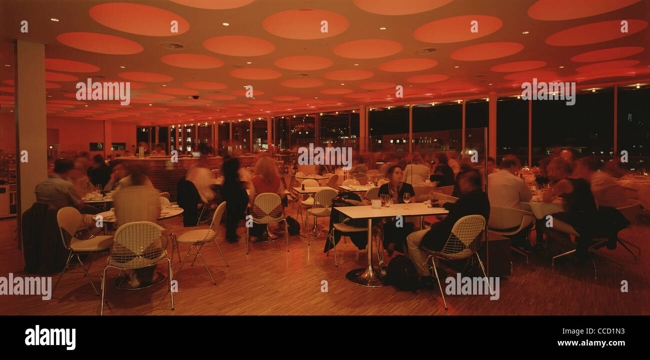 HARVEY NICHOLS RESTAURANT VIEW OF RESTAURANT AT NIGHT Stock Photo - Alamy