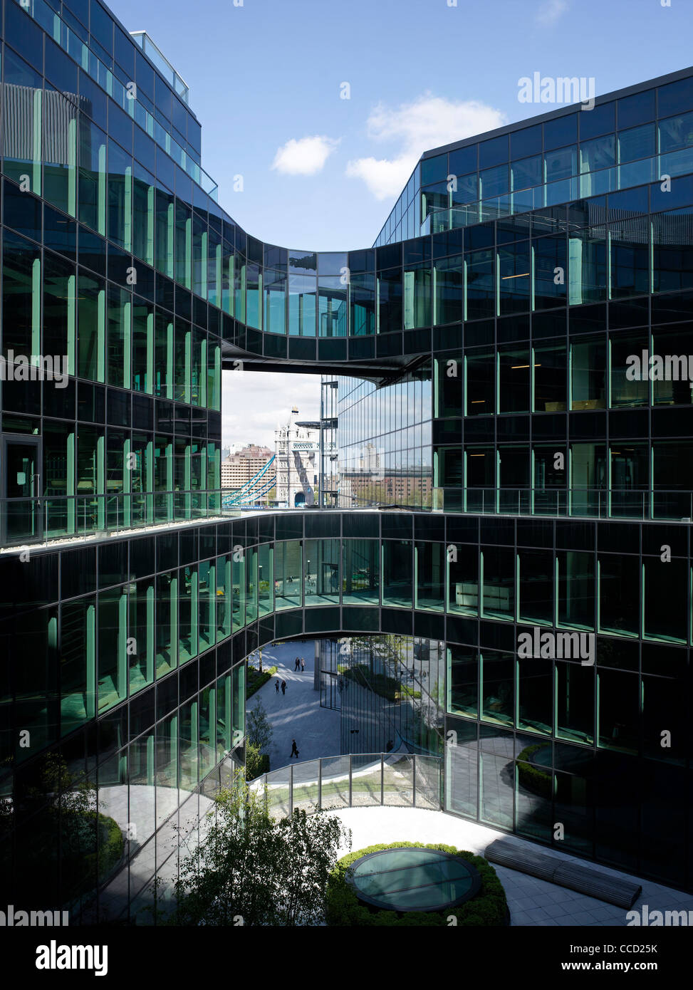 7 more london riverside office building hi-res stock photography and ...