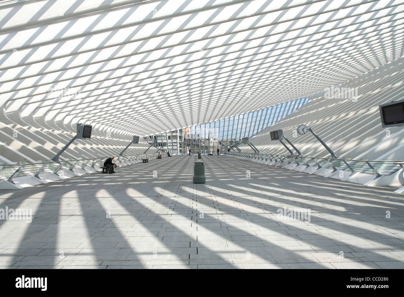 liege guillemins tgv station santiago calatrava liege 2009 day interior ...