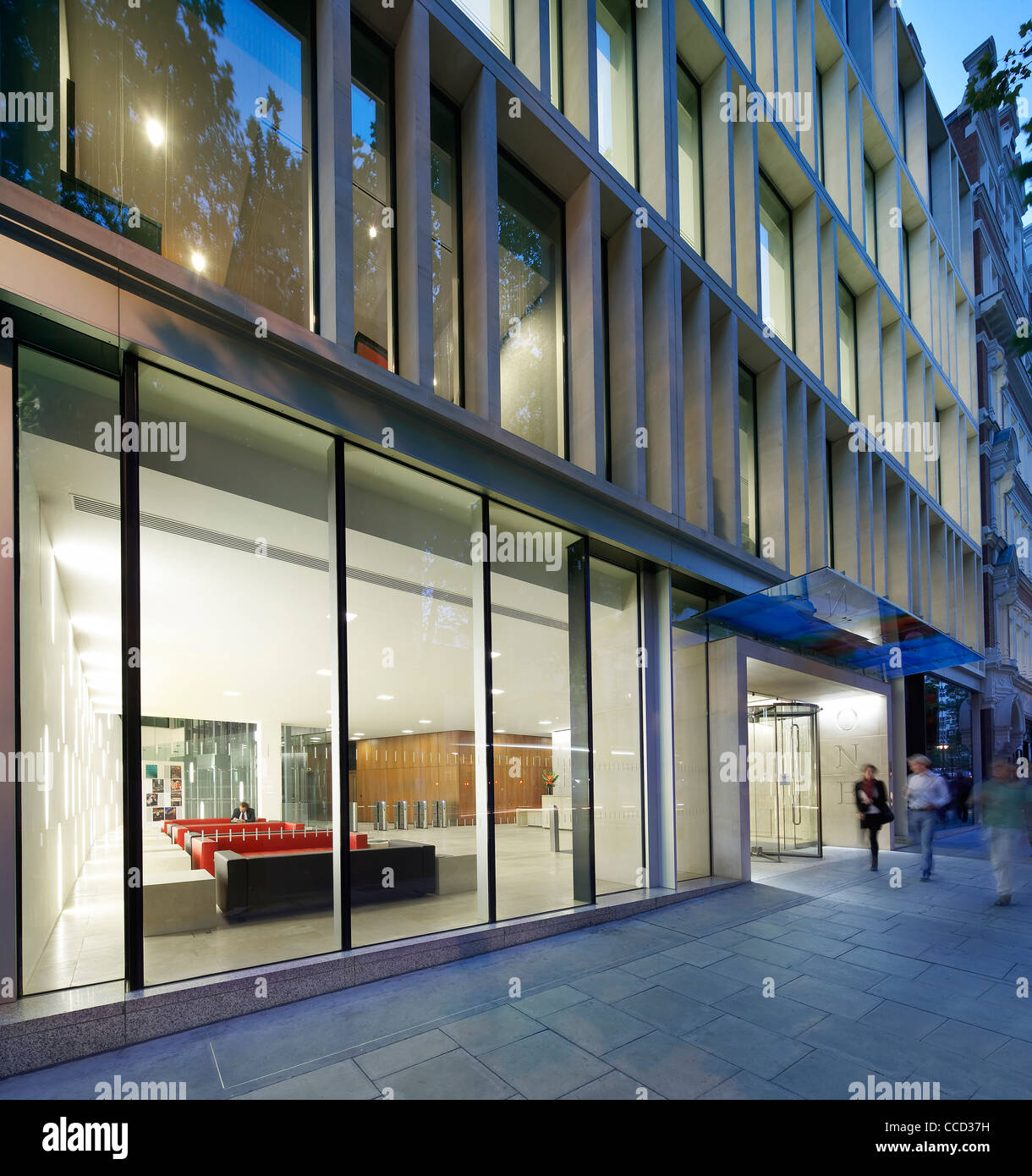 ONE SOUTHAMPTON ROW, SHEPPARD ROBSON, LONDON, 2010, VIEW INTO RECEPTION ...