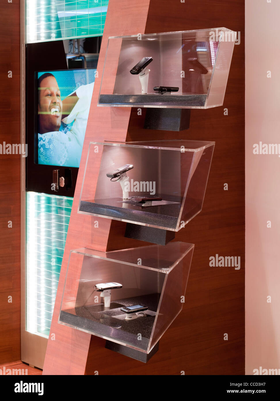 ZAIN PHONE SHOP FUTUREBRAND SEEF MALL BAHRAIN 05-09 DETAIL OF PERSPEX ...