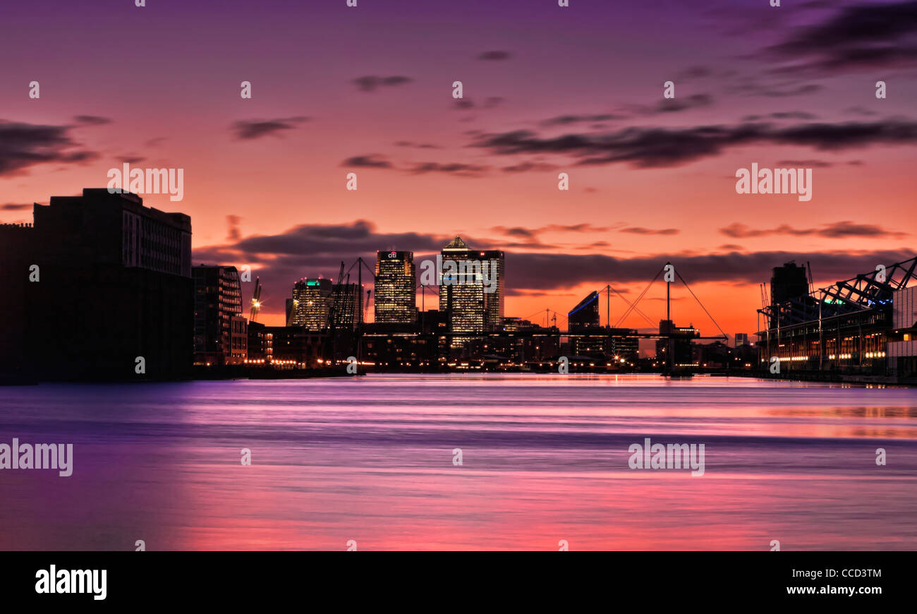 Skyline and wharf and tourism landmarks hi-res stock photography and ...