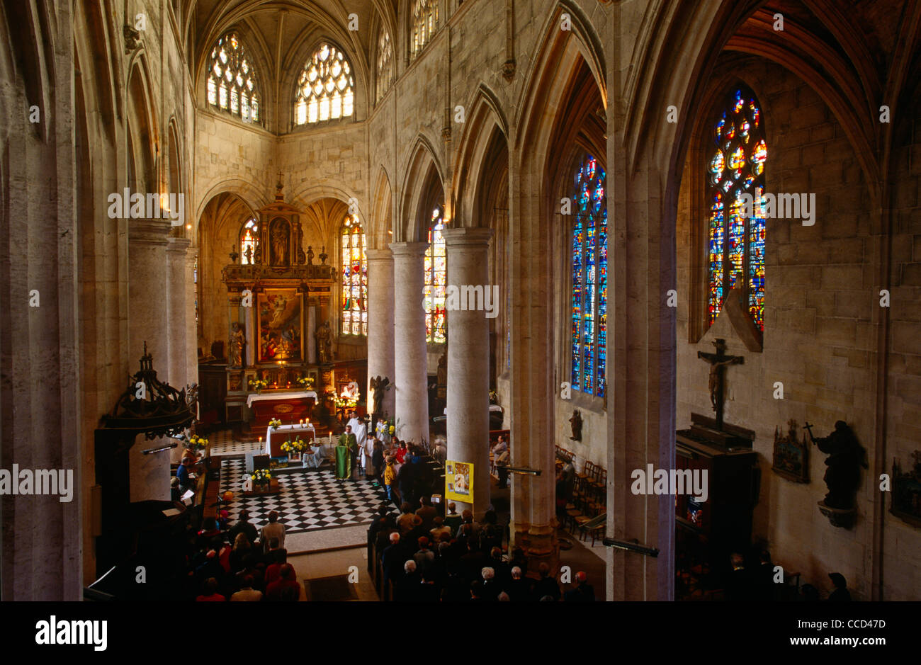 Catholic church interior mass aerial hi-res stock photography and ...
