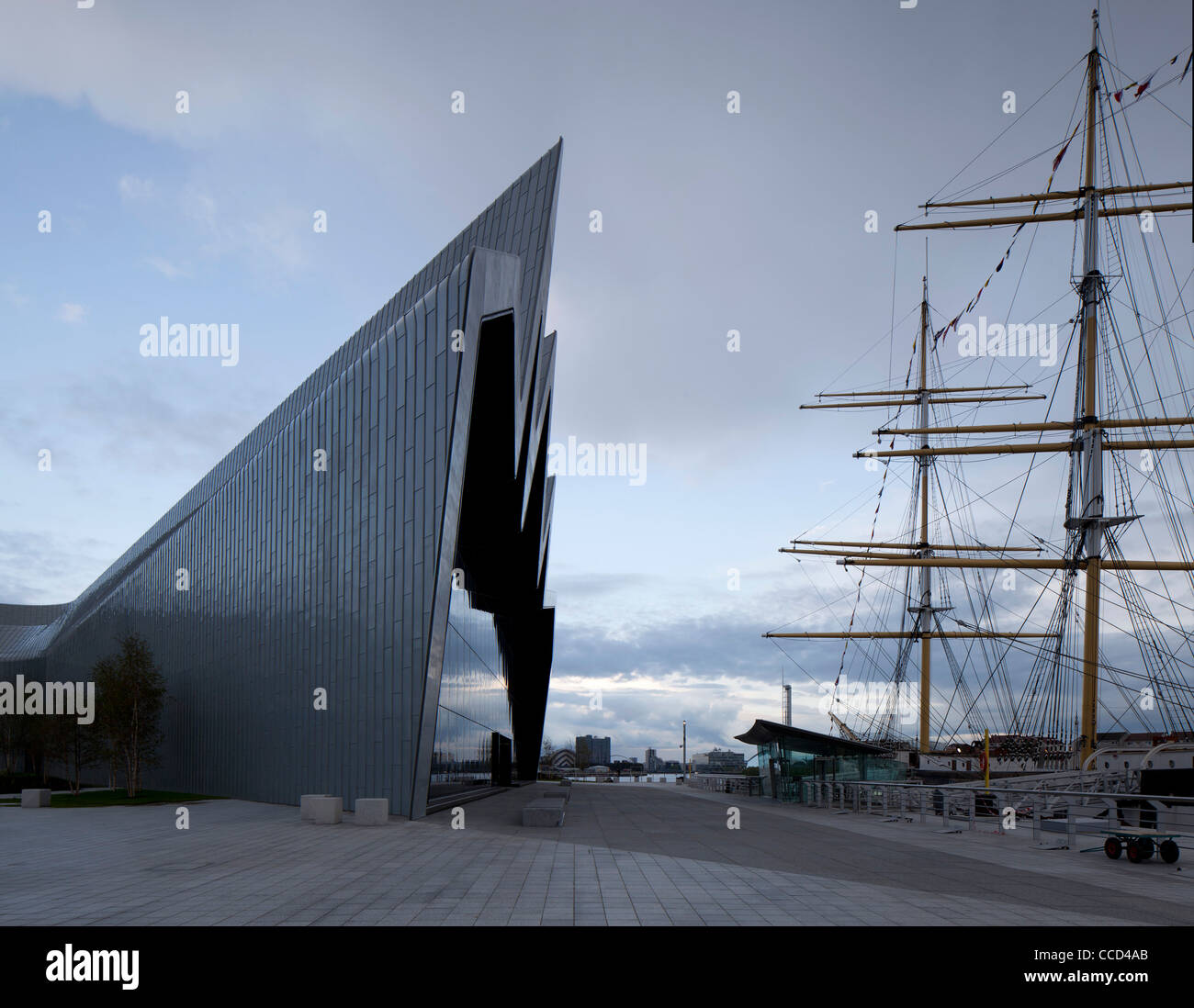 Side view riverside museum hi-res stock photography and images - Alamy