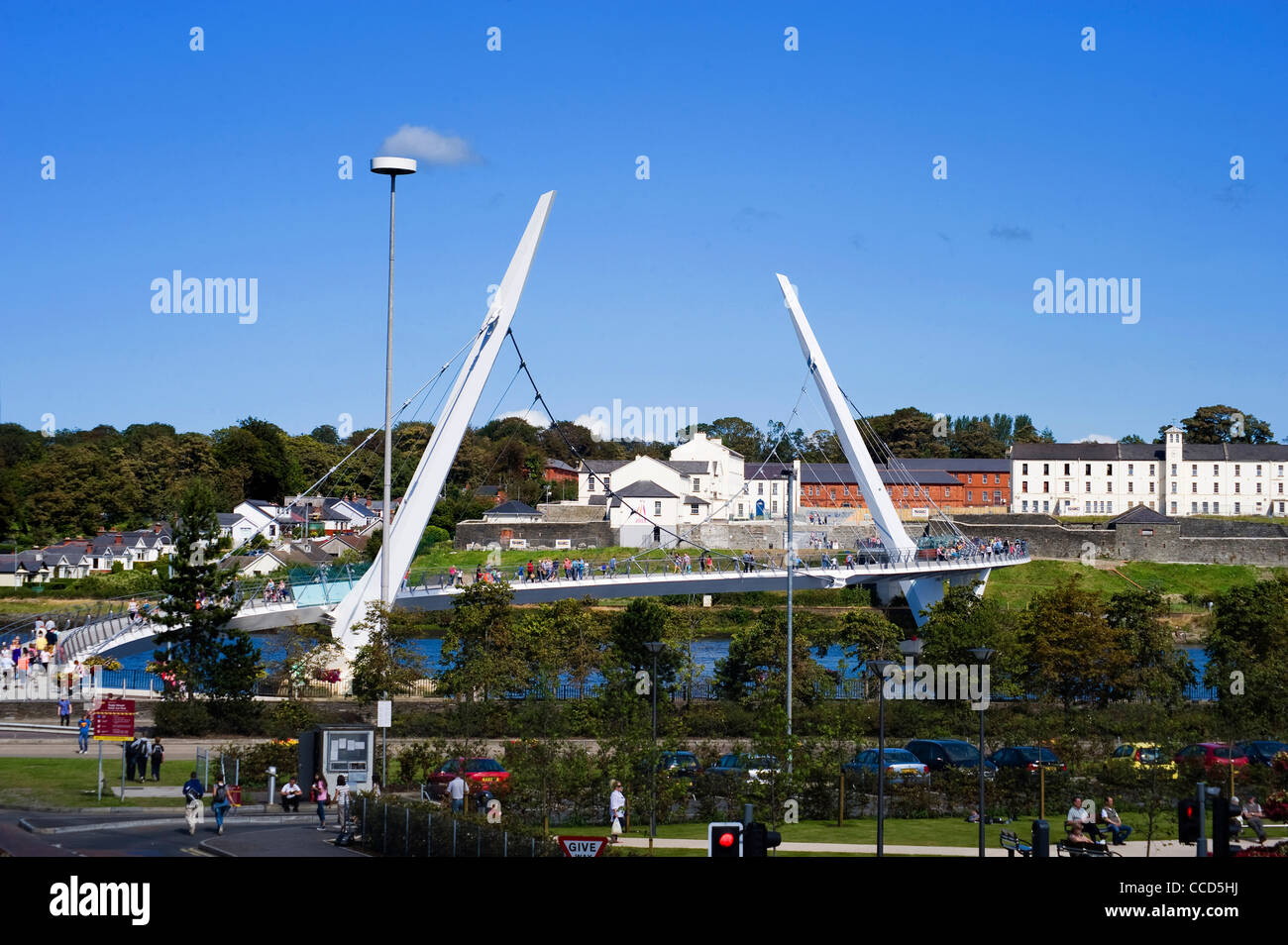 City derry peace bridge hi-res stock photography and images - Alamy