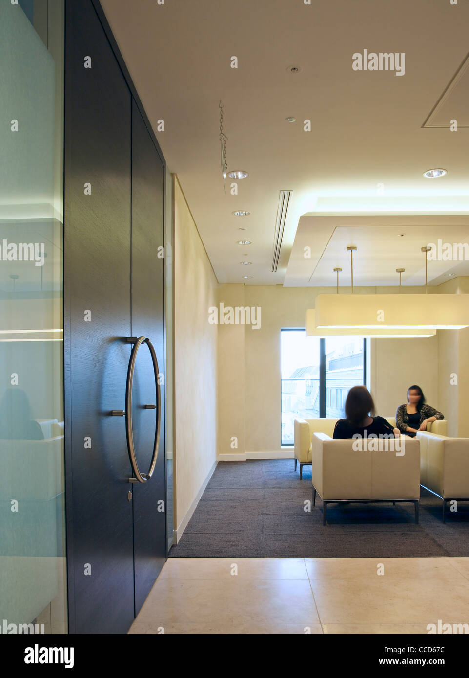 London finance reception glass hi-res stock photography and images - Alamy