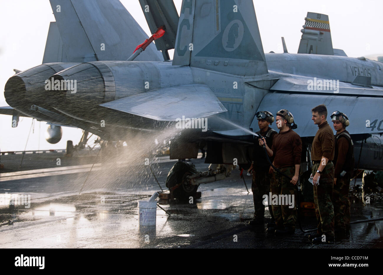 Washing plane aeroplane airplane hi-res stock photography and images ...