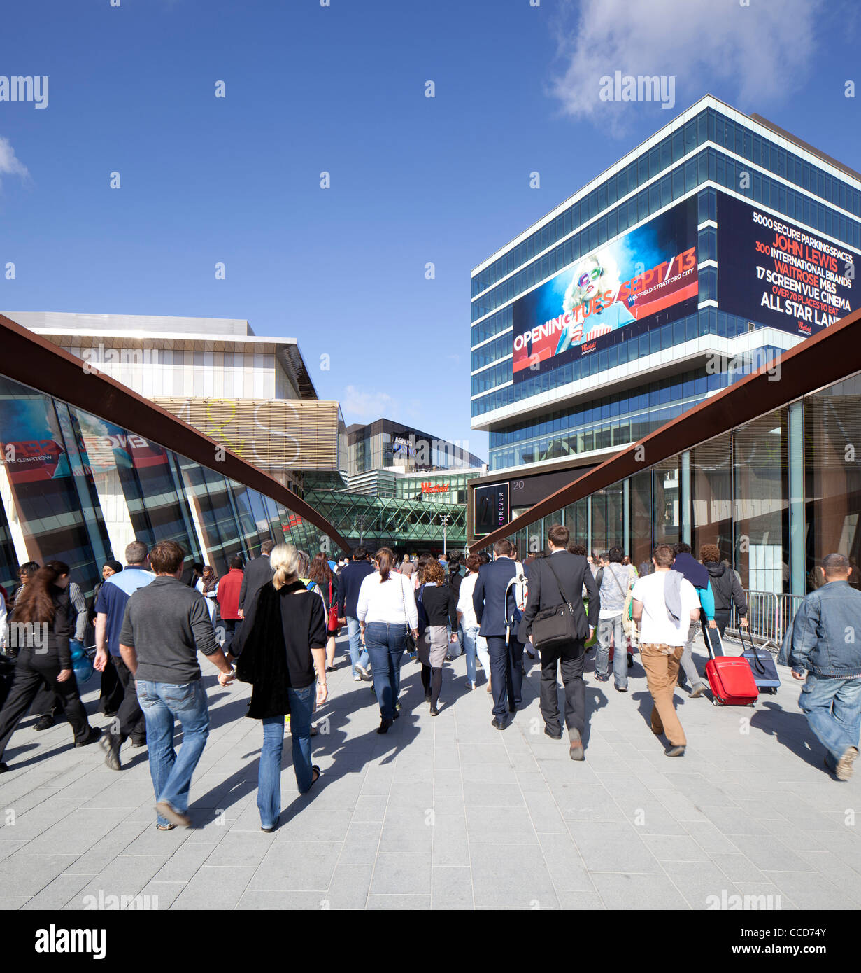 Westfield city, Stratford. Opening day crowds Stock Photo - Alamy