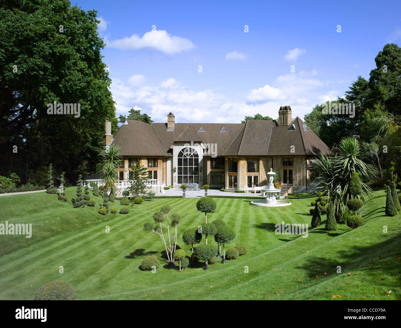 HALCYON HALL, RADLETT, UNITED KINGDOM, 2009 Stock Photo - Alamy