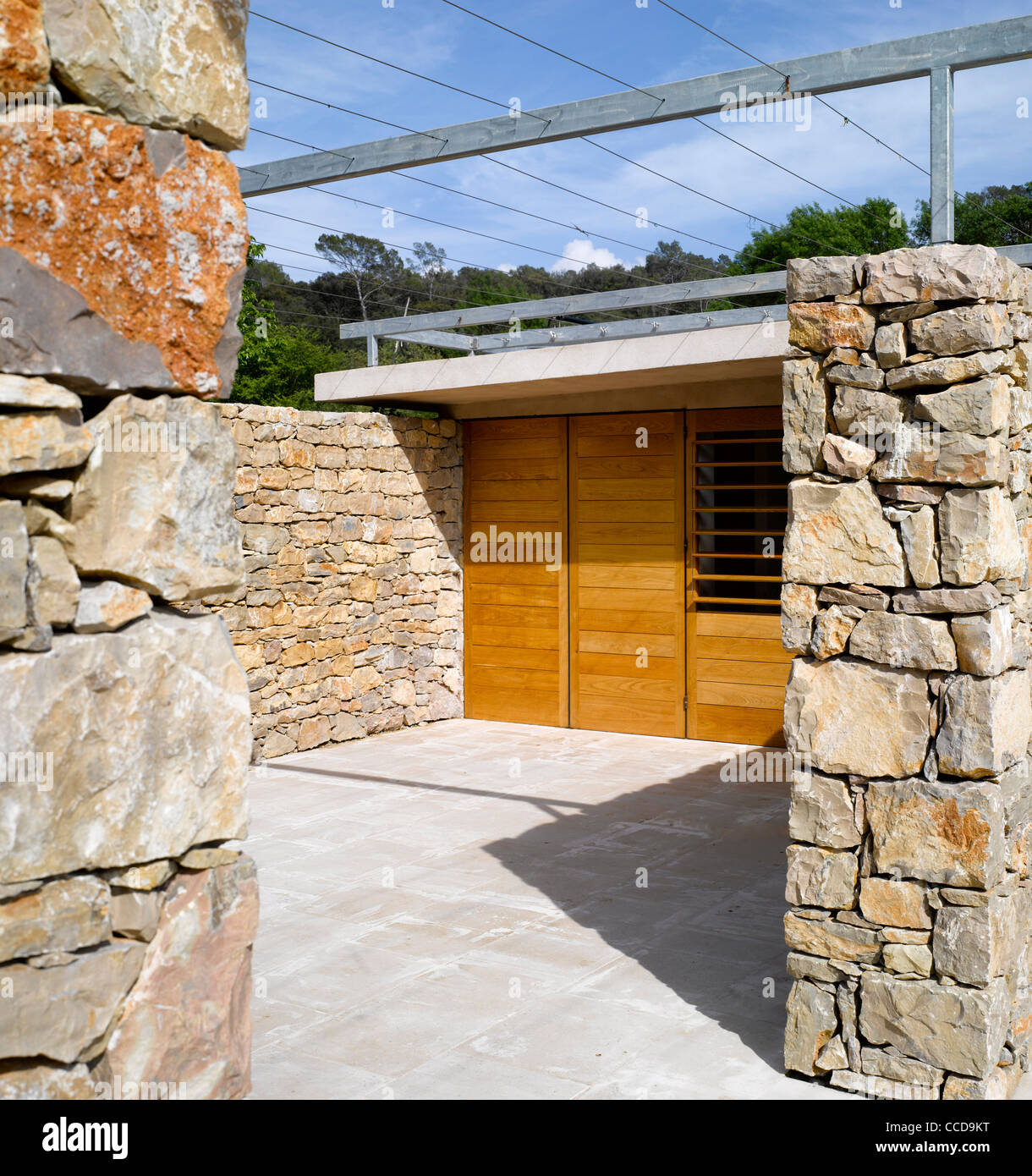 POOL HOUSE-TOWARDS CHANGING ROOM Stock Photo - Alamy