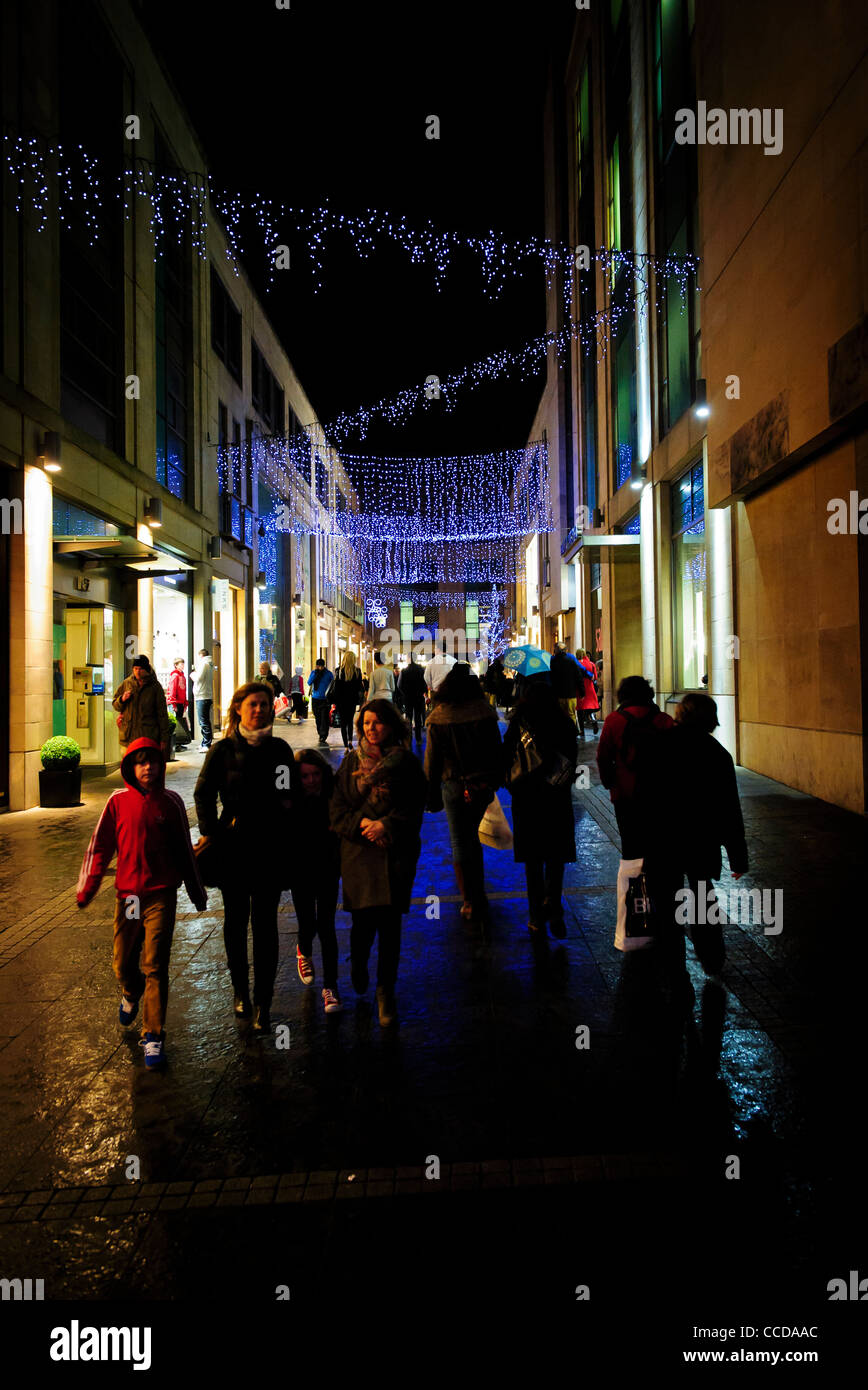 Edinburgh night shopping hi-res stock photography and images - Alamy