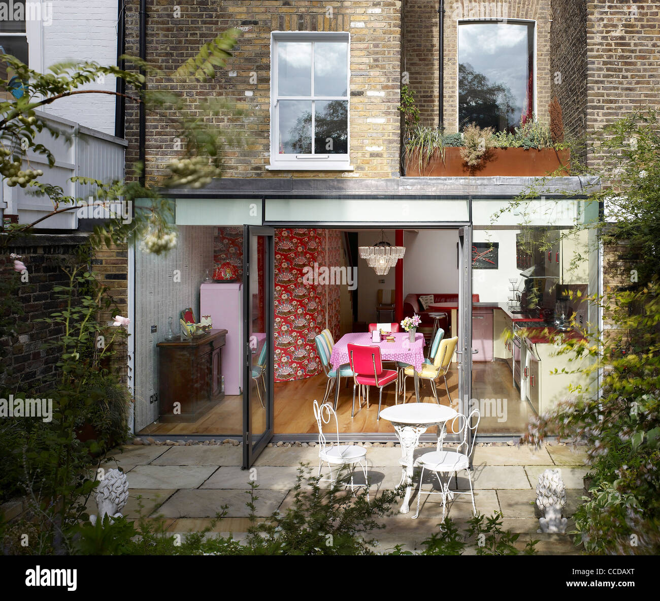 PRIVATE HOUSE IN WEST LONDON. RENOVATION, EXTENSION AND UNUSUAL ...