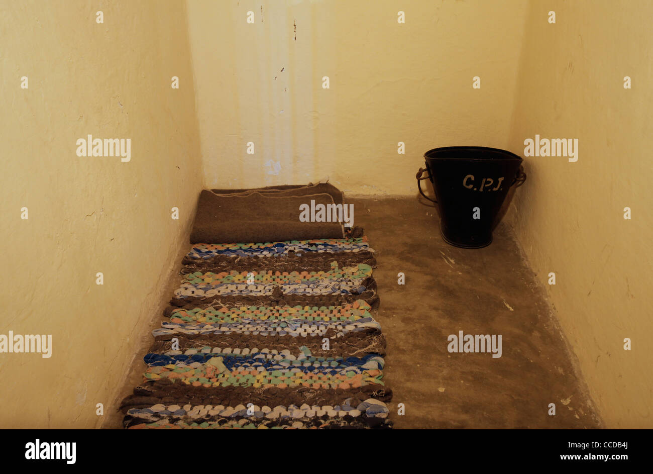 Solitary confinement cell hi-res stock photography and images - Alamy