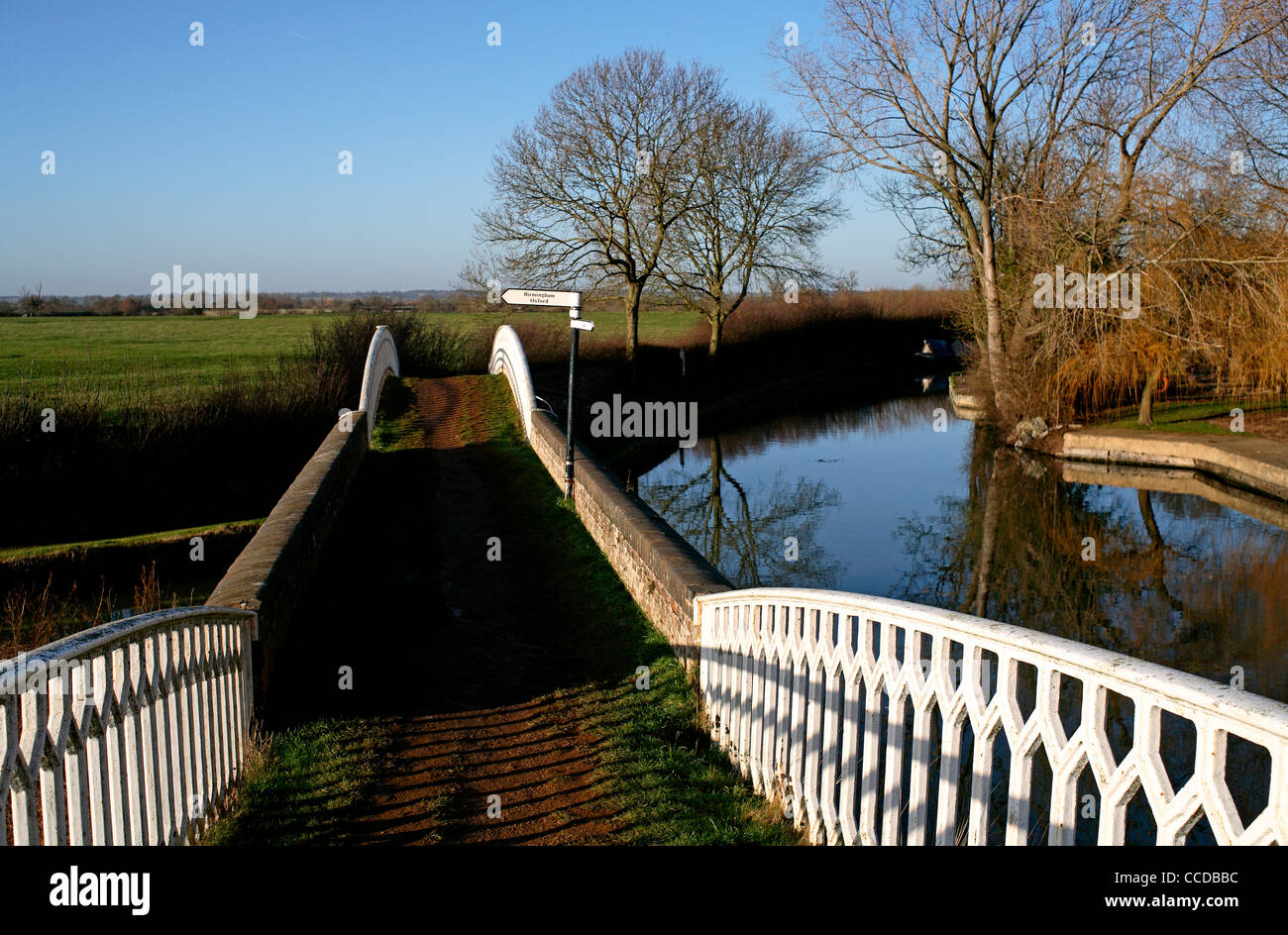 Iron bridge braunston canal hi-res stock photography and images - Alamy