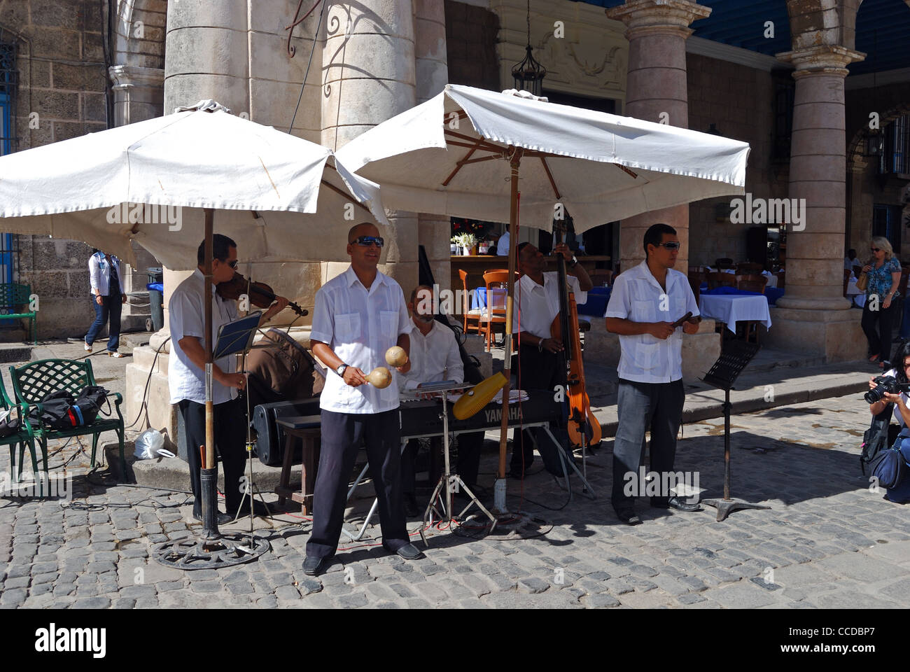 Band restaurant hi-res stock photography and images - Alamy