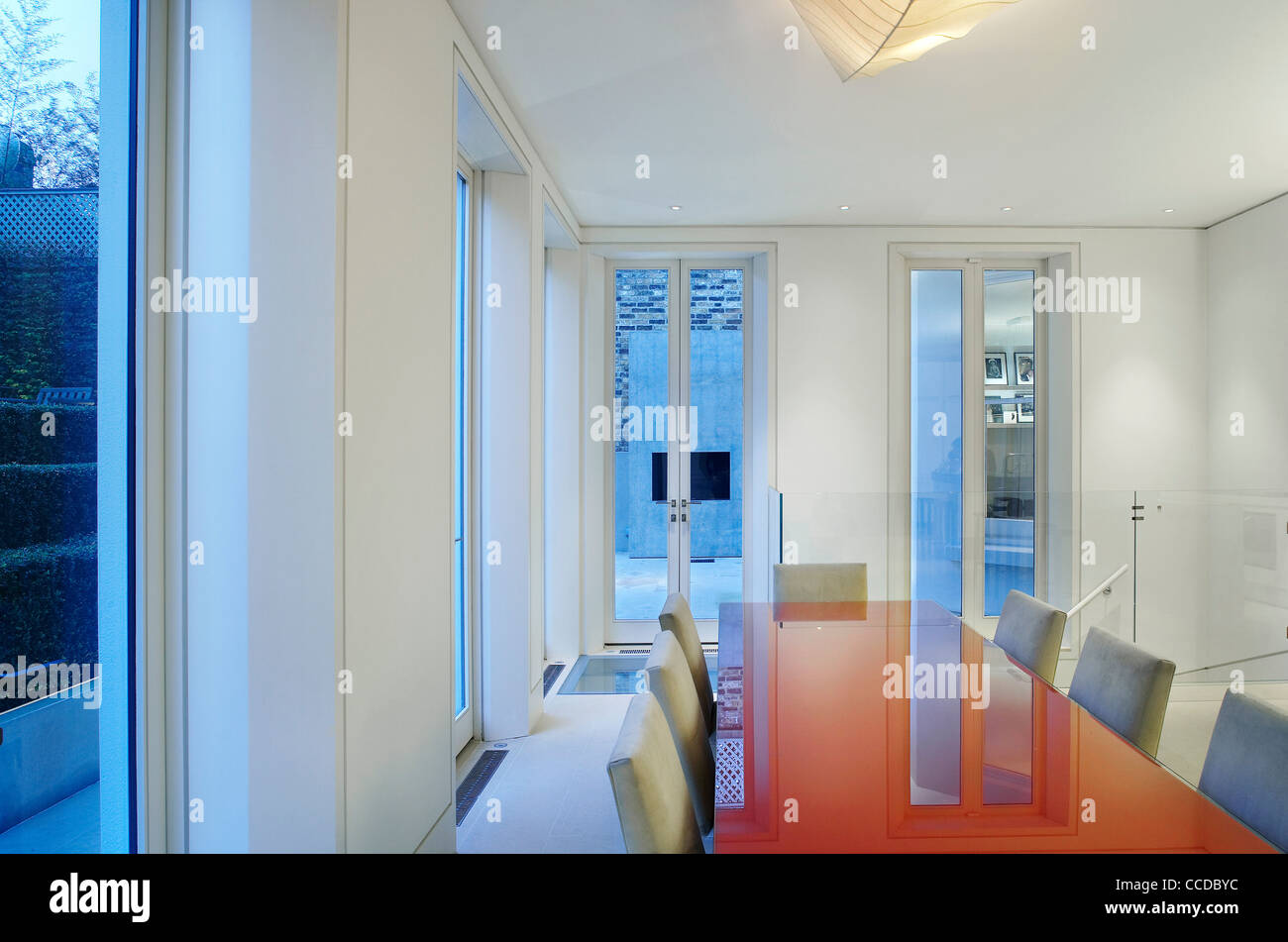 PRIVATE HOUSE NOTTING HILL, DINING TABLE Stock Photo - Alamy