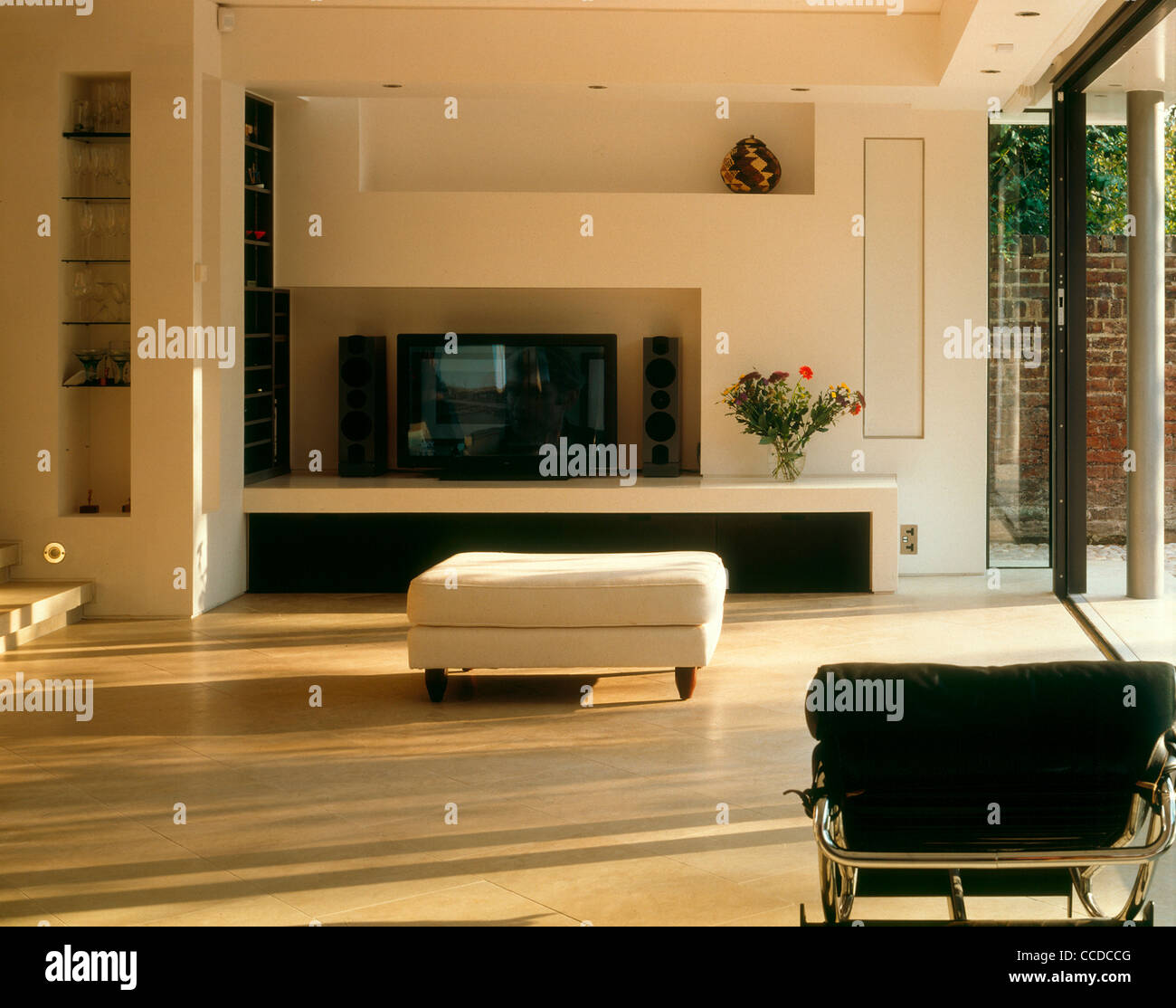 PRIVATE HOUSE INTERIOR LIVING ROOM WITH WIDE SCREEN T.V Stock Photo - Alamy